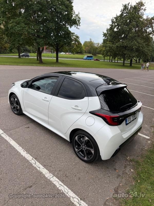 White Toyota Yaris 2024 in Tallinn, with an engine capacity of 1.50 L and mileage of 38 thousand km for 22900 €, photo 7 on AUTOMOTO.COM.LV