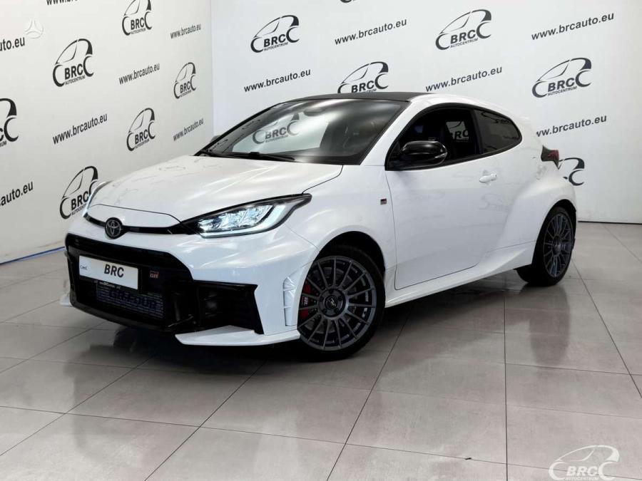 White Toyota Yaris 2024 in Vilnius, with an engine capacity of 1.62 L and mileage of 23 thousand km for 35900 €, photo 1 on AUTOMOTO.COM.LV