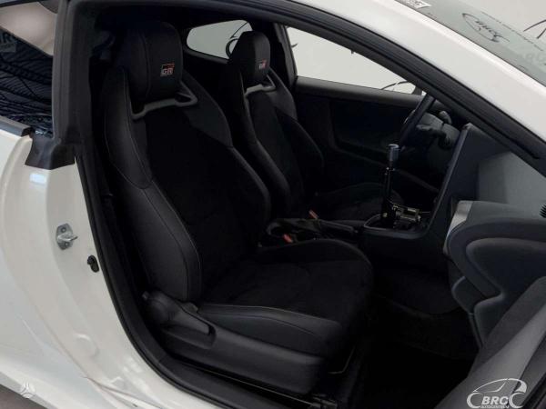 Toyota Yaris 2024 Viļņa vietnē Balts Toyota Yaris 2024 Viļņa, ar dzinēja tilpumu 1.62 L un nobraukumu 23 tūkst. km par 35900 €, foto 10 vietnē AUTOMOTO.COM.LV