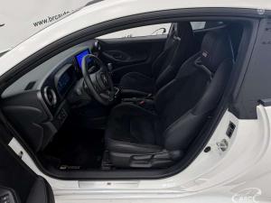 White Toyota Yaris 2024 in Vilnius, with an engine capacity of 1.62 L and mileage of 23 thousand km for 35900 €, photo 20 on AUTOMOTO.COM.LV