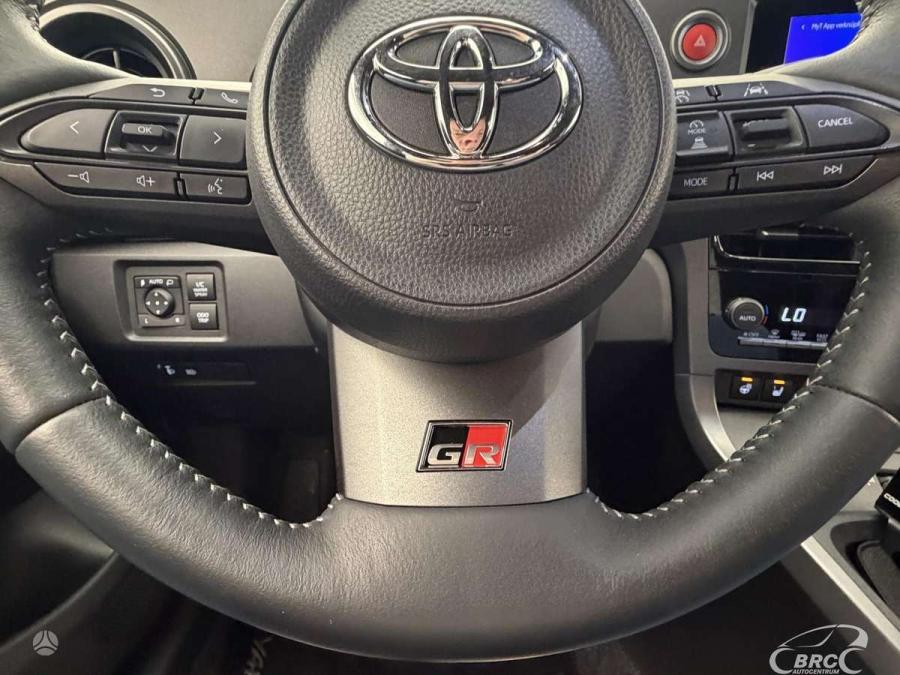 White Toyota Yaris 2024 in Vilnius, with an engine capacity of 1.62 L and mileage of 23 thousand km for 35900 €, photo 32 on AUTOMOTO.COM.LV