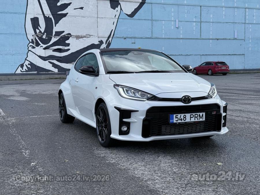 White Toyota Yaris 2024 in Tallinn, with an engine capacity of 1.60 L and mileage of 38 thousand km for 36000 €, photo 1 on AUTOMOTO.COM.LV