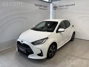 Balts Toyota Yaris 2024 Ventspils, ar dzinēja tilpumu 1.50 L un nobraukumu 71 tūkst. km par 17900 €, foto  vietnē AUTOMOTO.COM.LV