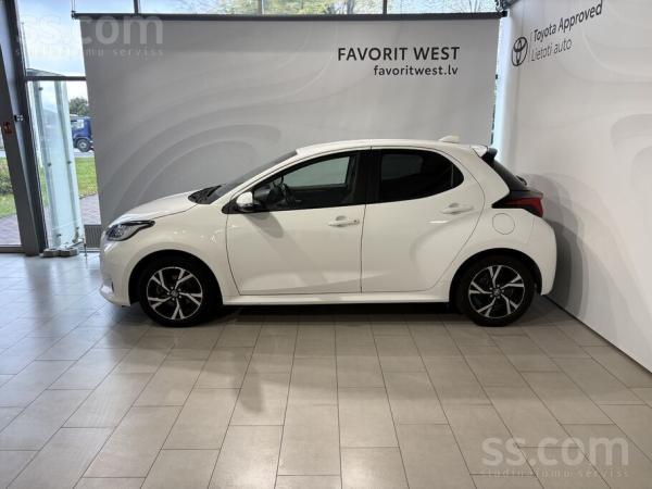 White Toyota Yaris 2024 in Ventspils, with an engine capacity of 1.50 L and mileage of 71 thousand km for 17900 €, photo 3 on AUTOMOTO.COM.LV