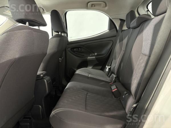White Toyota Yaris 2024 in Ventspils, with an engine capacity of 1.50 L and mileage of 71 thousand km for 17900 €, photo 7 on AUTOMOTO.COM.LV