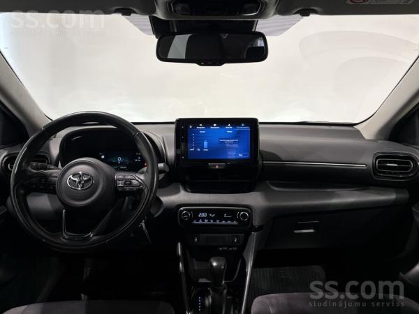 White Toyota Yaris 2024 in Ventspils, with an engine capacity of 1.50 L and mileage of 71 thousand km for 17900 €, photo 10 on AUTOMOTO.COM.LV