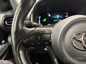 White Toyota Yaris 2024 in Ventspils, with an engine capacity of 1.50 L and mileage of 71 thousand km for 17900 €, photo 15 on AUTOMOTO.COM.LV