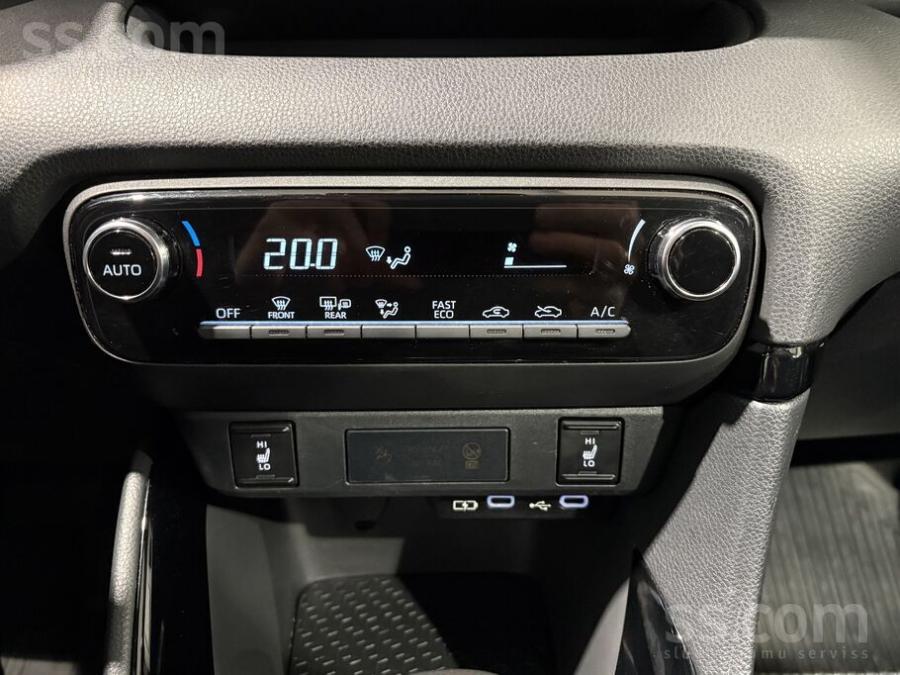 White Toyota Yaris 2024 in Ventspils, with an engine capacity of 1.50 L and mileage of 71 thousand km for 17900 €, photo 18 on AUTOMOTO.COM.LV