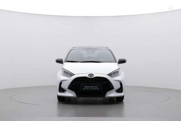 White Toyota Yaris 2025 in Vilnius, with an engine capacity of 1.49 L and mileage of 12 thousand km for 24900 €, photo 6 on AUTOMOTO.COM.LV