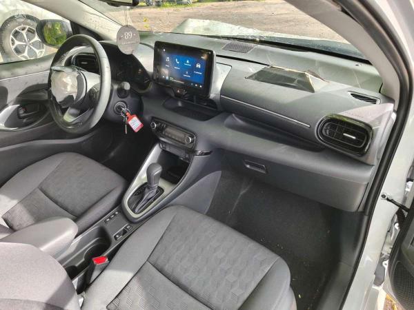 Balts Toyota Yaris 2025 Viļņa, ar dzinēja tilpumu 1.49 L un nobraukumu 5 tūkst. km par 8450 €, foto 5 vietnē AUTOMOTO.COM.LV