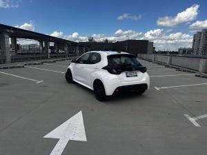 White Toyota Yaris 2025 in Vilnius, with an engine capacity of 1.49 L and mileage of 19 thousand km for 20500 €, photo  on AUTOMOTO.COM.LV