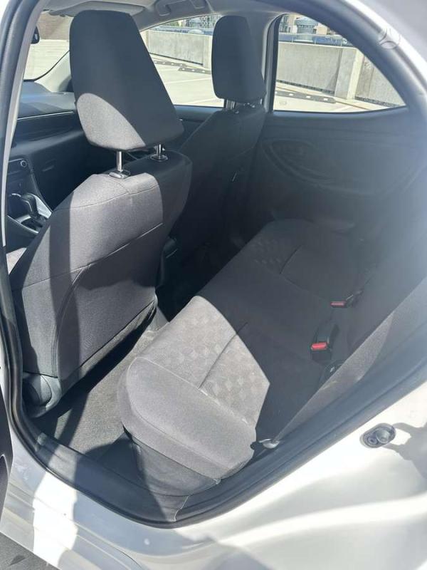 Balts Toyota Yaris 2025 Viļņa, ar dzinēja tilpumu 1.49 L un nobraukumu 19 tūkst. km par 20500 €, foto 8 vietnē AUTOMOTO.COM.LV