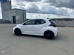 White Toyota Yaris 2025 in Vilnius, with an engine capacity of 1.49 L and mileage of 19 thousand km for 20500 €, photo 12 on AUTOMOTO.COM.LV