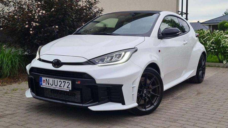 Balts Toyota Yaris 2025 Viļņa, ar dzinēja tilpumu 1.62 L un nobraukumu 7 tūkst. km par 42000 €, foto 1 vietnē AUTOMOTO.COM.LV
