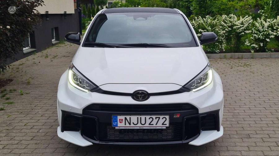 Balts Toyota Yaris 2025 Viļņa, ar dzinēja tilpumu 1.62 L un nobraukumu 7 tūkst. km par 42000 €, foto 3 vietnē AUTOMOTO.COM.LV