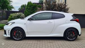 Balts Toyota Yaris 2025 Viļņa, ar dzinēja tilpumu 1.62 L un nobraukumu 7 tūkst. km par 42000 €, foto 5 vietnē AUTOMOTO.COM.LV