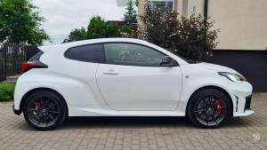 Balts Toyota Yaris 2025 Viļņa, ar dzinēja tilpumu 1.62 L un nobraukumu 7 tūkst. km par 42000 €, foto 6 vietnē AUTOMOTO.COM.LV