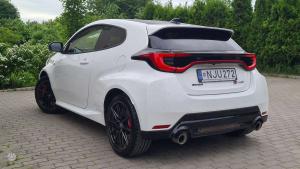 Balts Toyota Yaris 2025 Viļņa, ar dzinēja tilpumu 1.62 L un nobraukumu 7 tūkst. km par 42000 €, foto 7 vietnē AUTOMOTO.COM.LV