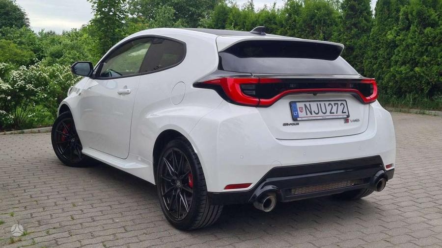 Balts Toyota Yaris 2025 Viļņa, ar dzinēja tilpumu 1.62 L un nobraukumu 7 tūkst. km par 42000 €, foto 7 vietnē AUTOMOTO.COM.LV