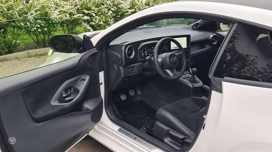 Balts Toyota Yaris 2025 Viļņa, ar dzinēja tilpumu 1.62 L un nobraukumu 7 tūkst. km par 42000 €, foto 10 vietnē AUTOMOTO.COM.LV
