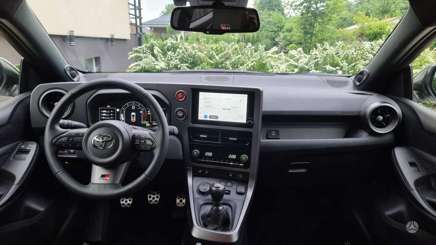 Balts Toyota Yaris 2025 Viļņa, ar dzinēja tilpumu 1.62 L un nobraukumu 7 tūkst. km par 42000 €, foto 11 vietnē AUTOMOTO.COM.LV
