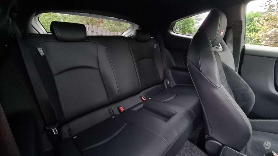 Balts Toyota Yaris 2025 Viļņa, ar dzinēja tilpumu 1.62 L un nobraukumu 7 tūkst. km par 42000 €, foto 16 vietnē AUTOMOTO.COM.LV