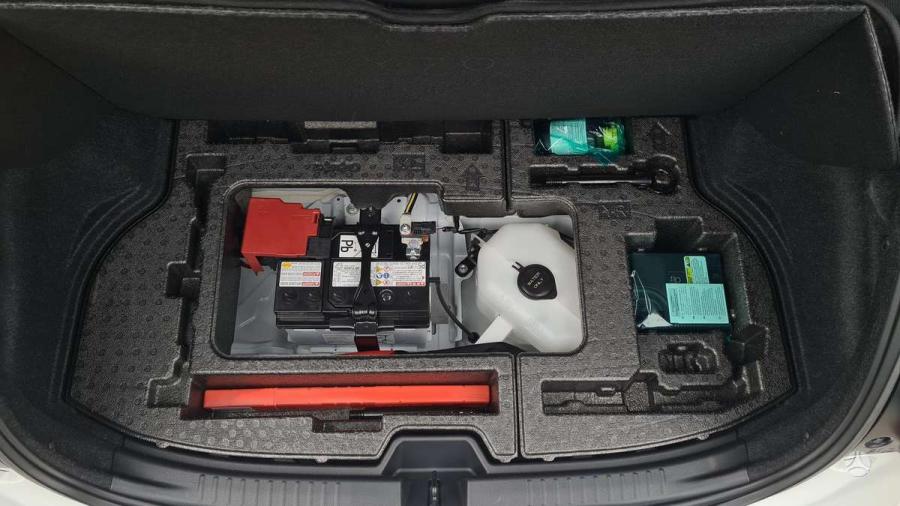 Balts Toyota Yaris 2025 Viļņa, ar dzinēja tilpumu 1.62 L un nobraukumu 7 tūkst. km par 42000 €, foto 18 vietnē AUTOMOTO.COM.LV