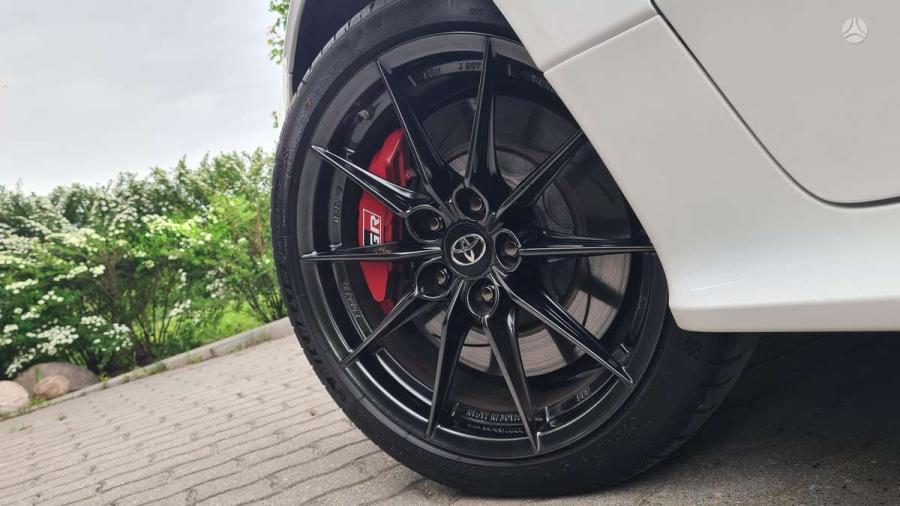 Balts Toyota Yaris 2025 Viļņa, ar dzinēja tilpumu 1.62 L un nobraukumu 7 tūkst. km par 42000 €, foto 20 vietnē AUTOMOTO.COM.LV