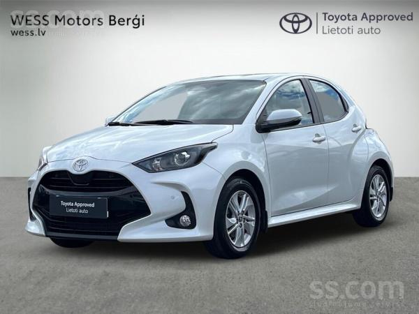 White Toyota Yaris 2025 in Riga, with an engine capacity of 1.50 L and mileage of 8 thousand km for 21490 €, photo 1 on AUTOMOTO.COM.LV
