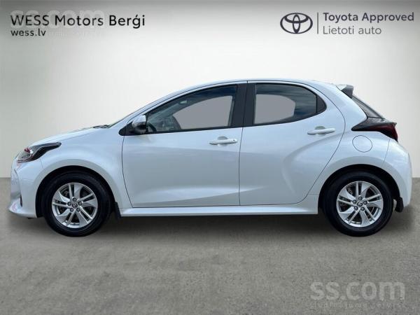 White Toyota Yaris 2025 in Riga, with an engine capacity of 1.50 L and mileage of 8 thousand km for 21490 €, photo 3 on AUTOMOTO.COM.LV