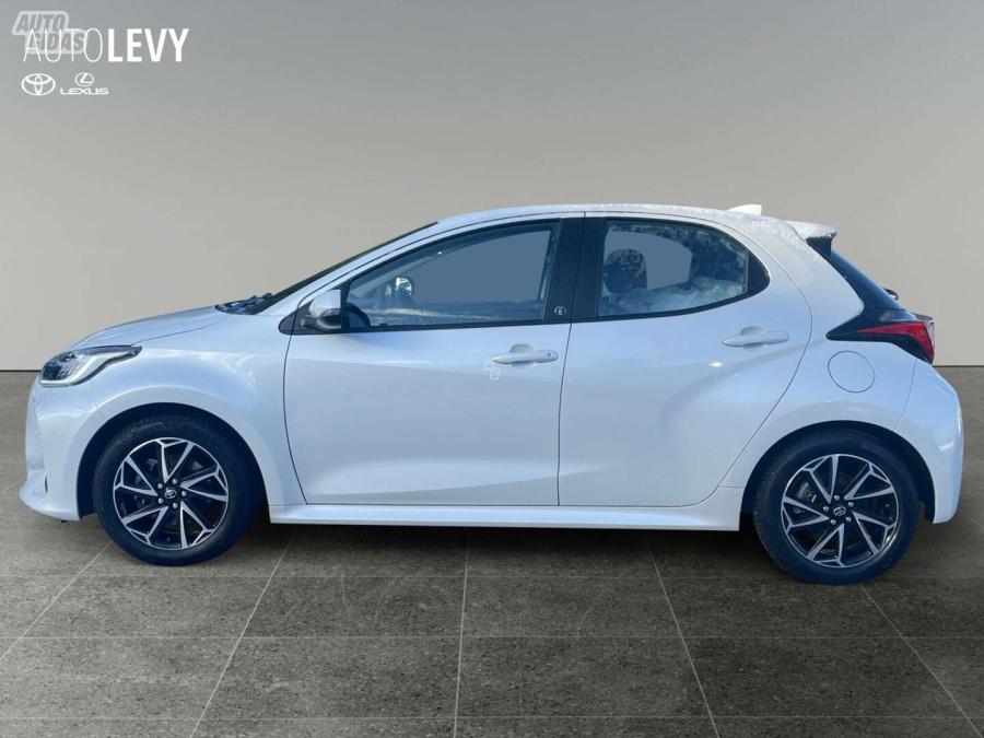 Balts Toyota Yaris 2022 Kauņa, ar dzinēja tilpumu 1.50 L un nobraukumu 28 tūkst. km par 21581 €, foto 3 vietnē AUTOMOTO.COM.LV