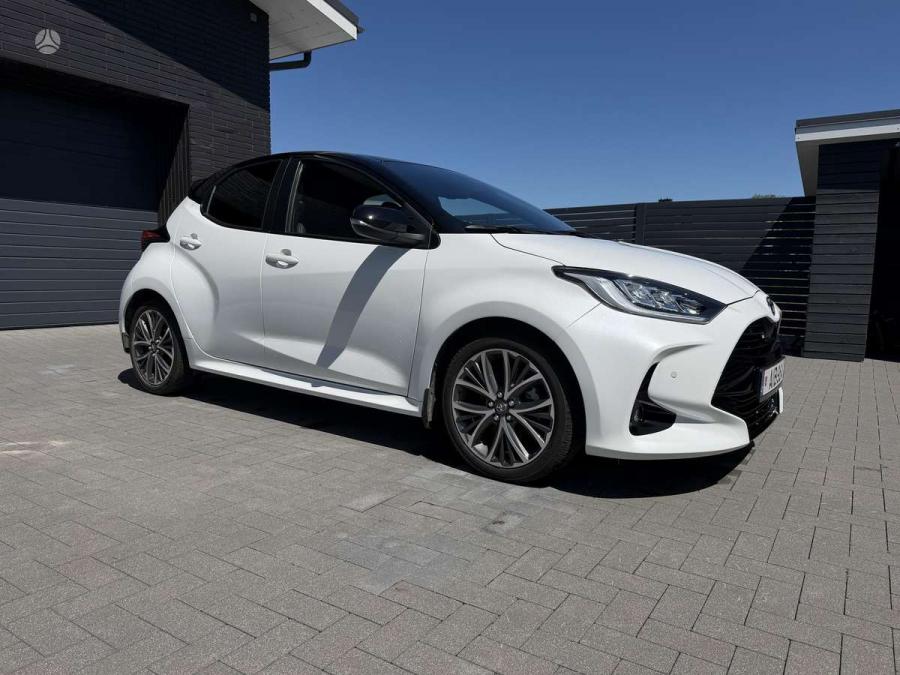Balts Toyota Yaris 2024 Klaipėda, ar dzinēja tilpumu 1.50 L un nobraukumu 22 tūkst. km par 21200 €, foto 1 vietnē AUTOMOTO.COM.LV