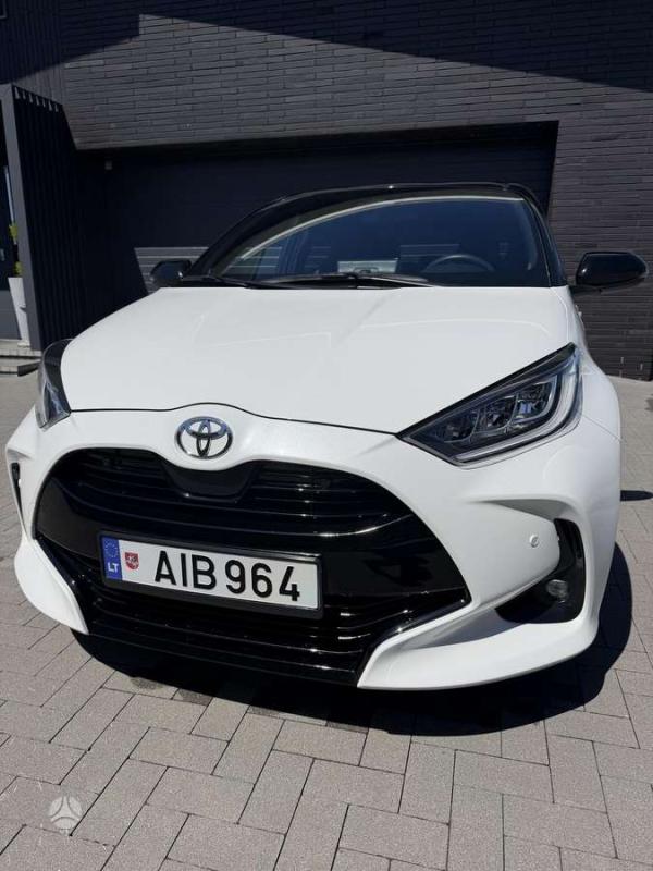 Balts Toyota Yaris 2024 Klaipėda, ar dzinēja tilpumu 1.50 L un nobraukumu 22 tūkst. km par 21200 €, foto 2 vietnē AUTOMOTO.COM.LV