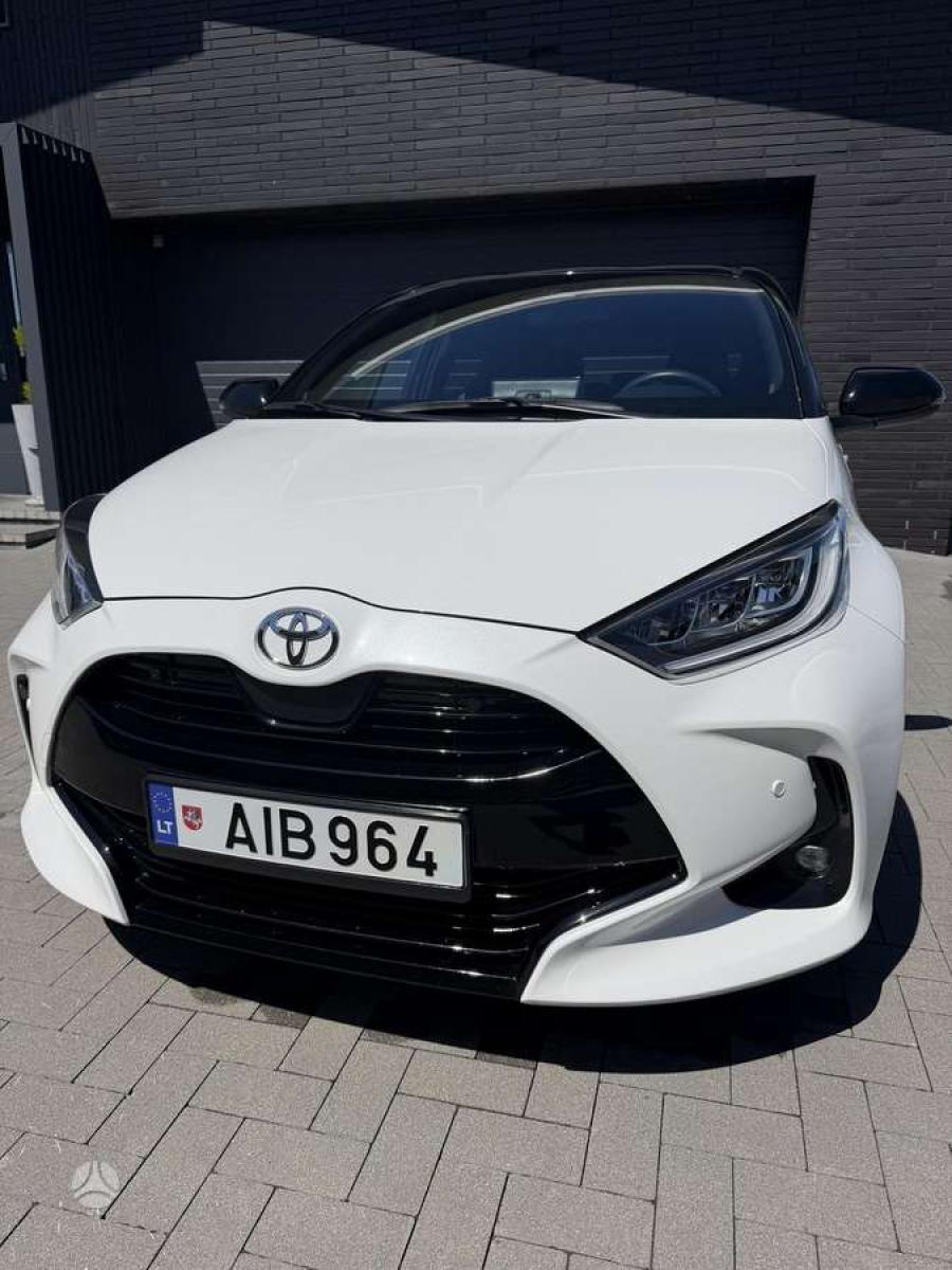 Balts Toyota Yaris 2024 Klaipėda, ar dzinēja tilpumu 1.50 L un nobraukumu 22 tūkst. km par 21200 €, foto 3 vietnē AUTOMOTO.COM.LV