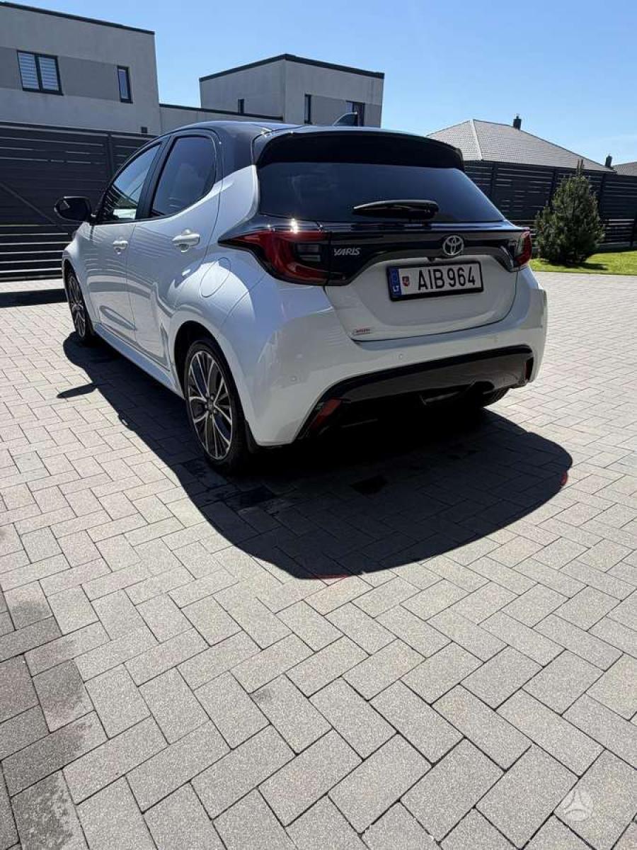 Balts Toyota Yaris 2024 Klaipėda, ar dzinēja tilpumu 1.50 L un nobraukumu 22 tūkst. km par 21200 €, foto 5 vietnē AUTOMOTO.COM.LV
