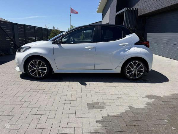 Balts Toyota Yaris 2024 Klaipėda, ar dzinēja tilpumu 1.50 L un nobraukumu 22 tūkst. km par 21200 €, foto 5 vietnē AUTOMOTO.COM.LV