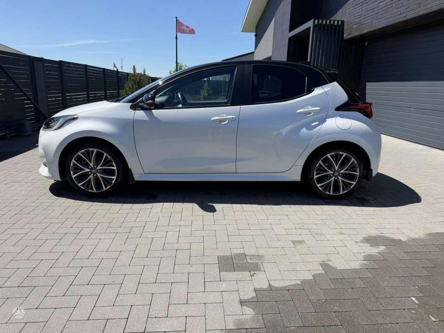 Balts Toyota Yaris 2024 Klaipėda, ar dzinēja tilpumu 1.50 L un nobraukumu 22 tūkst. km par 21200 €, foto 6 vietnē AUTOMOTO.COM.LV
