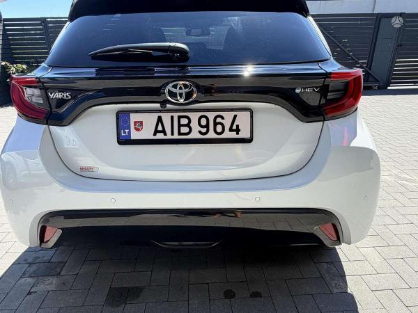 Balts Toyota Yaris 2024 Klaipėda, ar dzinēja tilpumu 1.50 L un nobraukumu 22 tūkst. km par 21200 €, foto 6 vietnē AUTOMOTO.COM.LV