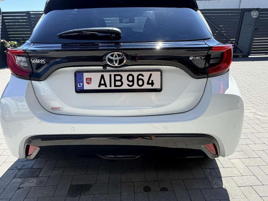 Balts Toyota Yaris 2024 Klaipėda, ar dzinēja tilpumu 1.50 L un nobraukumu 22 tūkst. km par 21200 €, foto 7 vietnē AUTOMOTO.COM.LV