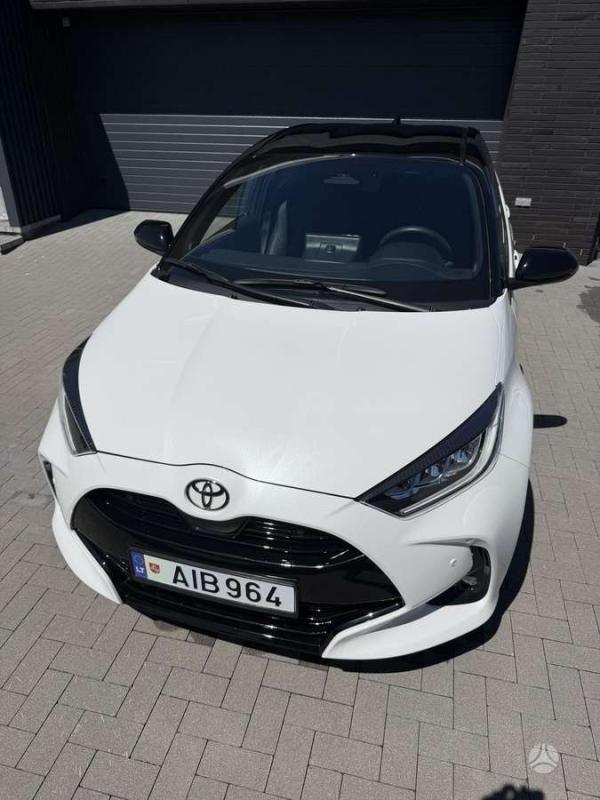 Balts Toyota Yaris 2024 Klaipėda, ar dzinēja tilpumu 1.50 L un nobraukumu 22 tūkst. km par 21200 €, foto 7 vietnē AUTOMOTO.COM.LV