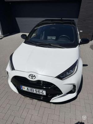Balts Toyota Yaris 2024 Klaipėda, ar dzinēja tilpumu 1.50 L un nobraukumu 22 tūkst. km par 21200 €, foto 8 vietnē AUTOMOTO.COM.LV