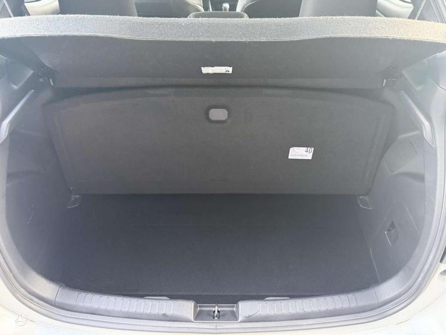 Balts Toyota Yaris 2024 Klaipėda, ar dzinēja tilpumu 1.50 L un nobraukumu 22 tūkst. km par 21200 €, foto 10 vietnē AUTOMOTO.COM.LV