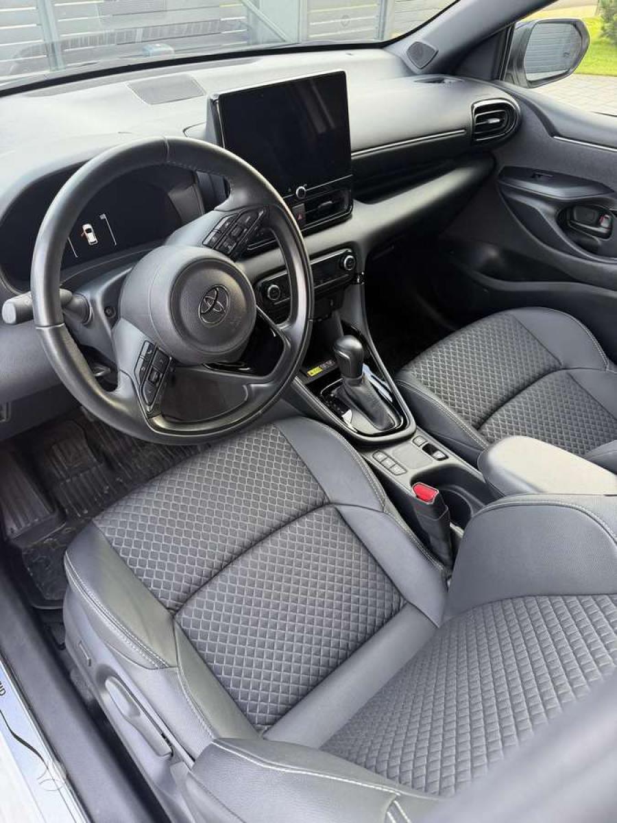 Balts Toyota Yaris 2024 Klaipėda, ar dzinēja tilpumu 1.50 L un nobraukumu 22 tūkst. km par 21200 €, foto 12 vietnē AUTOMOTO.COM.LV