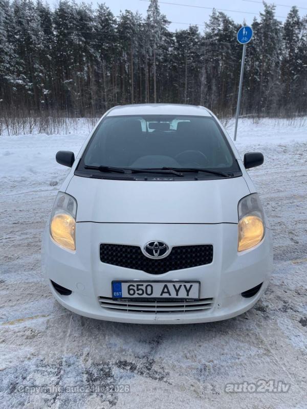 Balts Toyota Yaris 2007 Tallina, ar dzinēja tilpumu 1.40 L un nobraukumu 332 tūkst. km par 1600 €, foto 2 vietnē AUTOMOTO.COM.LV