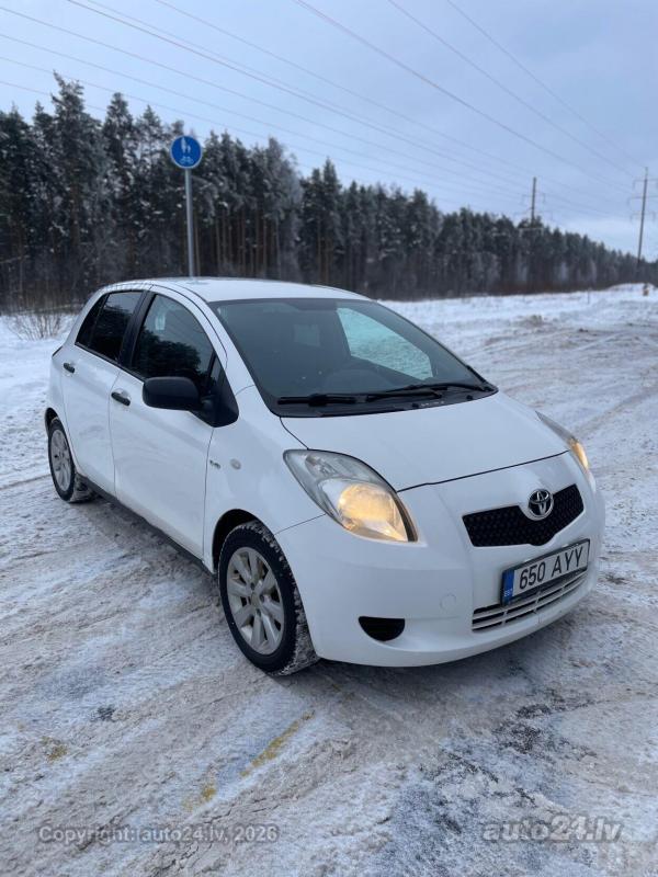 Balts Toyota Yaris 2007 Tallina, ar dzinēja tilpumu 1.40 L un nobraukumu 332 tūkst. km par 1600 €, foto 3 vietnē AUTOMOTO.COM.LV
