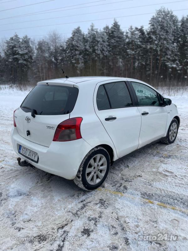 Balts Toyota Yaris 2007 Tallina, ar dzinēja tilpumu 1.40 L un nobraukumu 332 tūkst. km par 1600 €, foto 4 vietnē AUTOMOTO.COM.LV