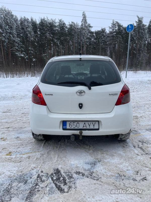 Balts Toyota Yaris 2007 Tallina, ar dzinēja tilpumu 1.40 L un nobraukumu 332 tūkst. km par 1600 €, foto 5 vietnē AUTOMOTO.COM.LV