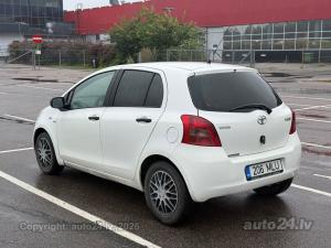 Balts Toyota Yaris 2008 Tallina, ar dzinēja tilpumu 1.40 L un nobraukumu 283 tūkst. km par 1250 €, foto 4 vietnē AUTOMOTO.COM.LV