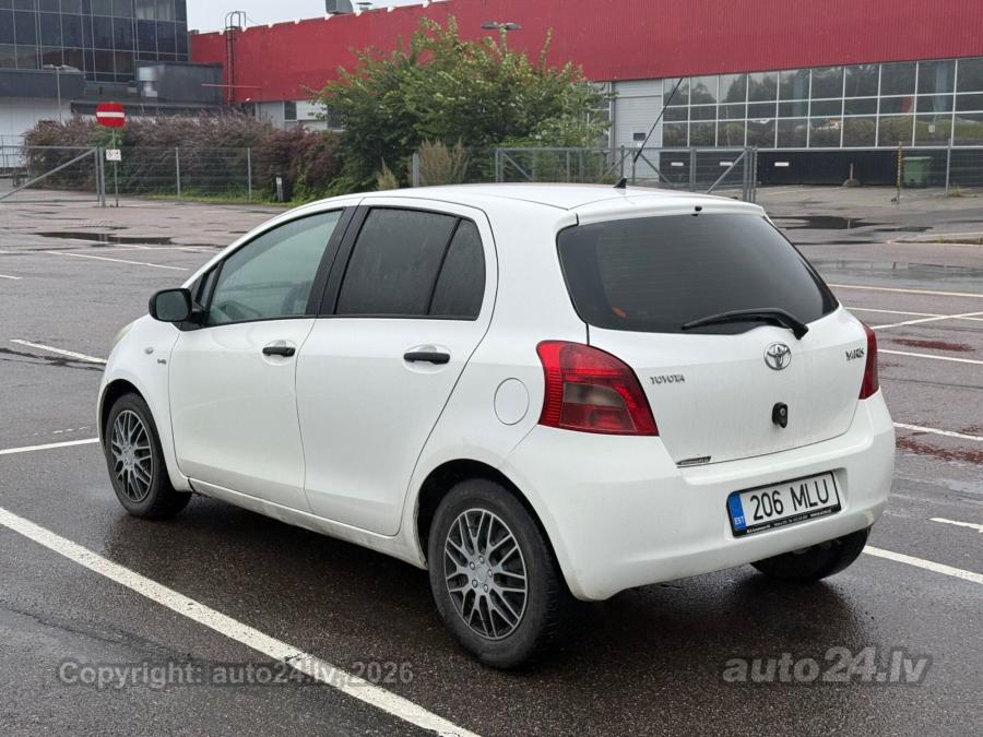 Balts Toyota Yaris 2008 Tallina, ar dzinēja tilpumu 1.40 L un nobraukumu 283 tūkst. km par 1250 €, foto 4 vietnē AUTOMOTO.COM.LV