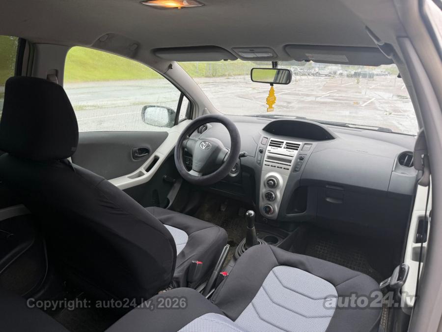 Balts Toyota Yaris 2008 Tallina, ar dzinēja tilpumu 1.40 L un nobraukumu 283 tūkst. km par 1250 €, foto 6 vietnē AUTOMOTO.COM.LV